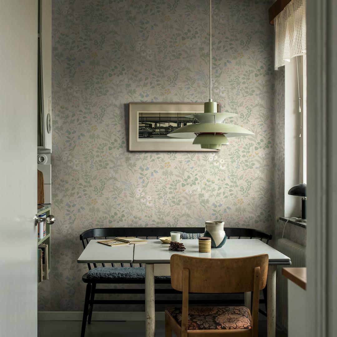 Flora - Sand Wallpapers | Schumacher